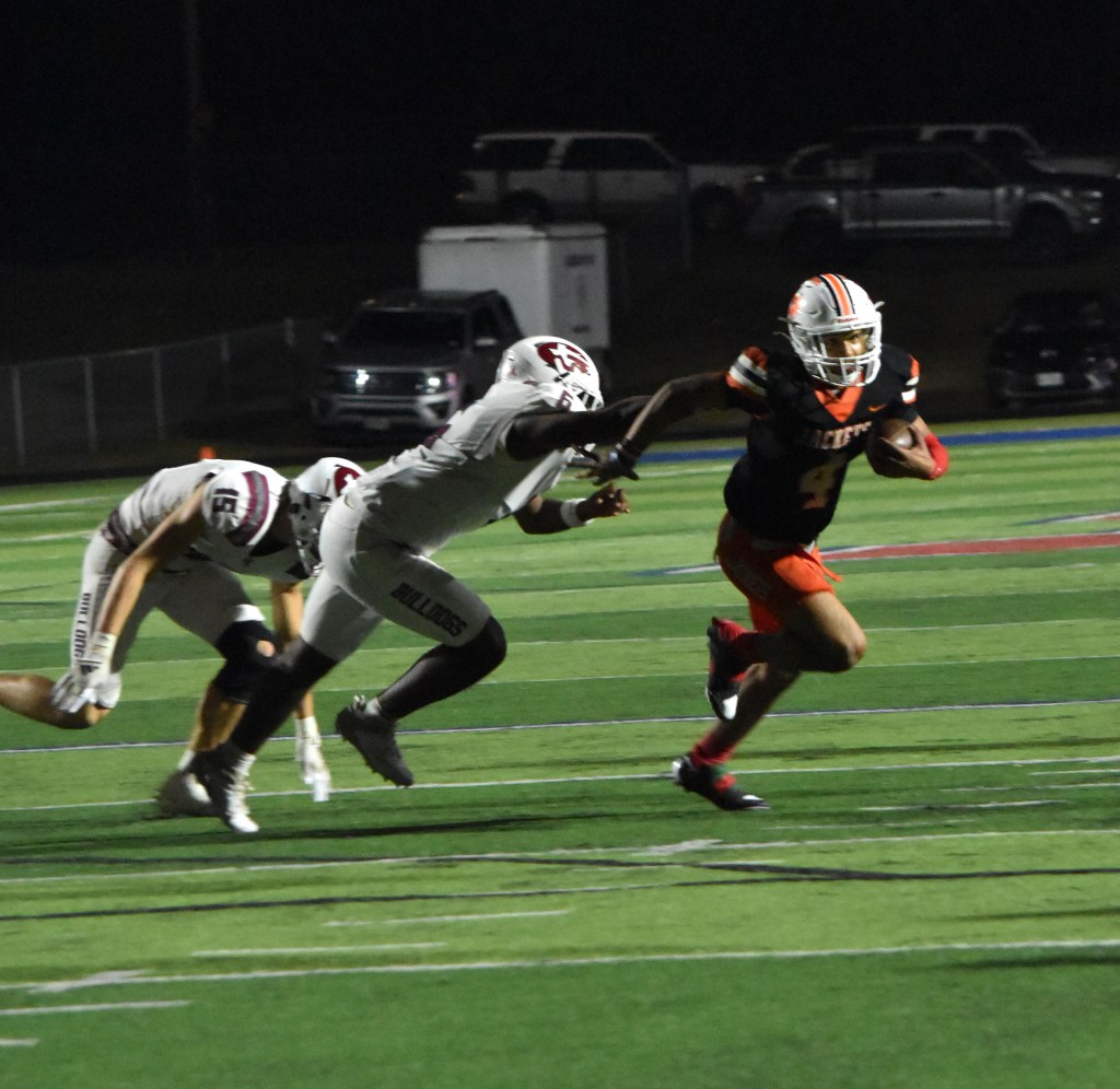 Football: Elysian Fields weathers the storm, clinches the area title in ...